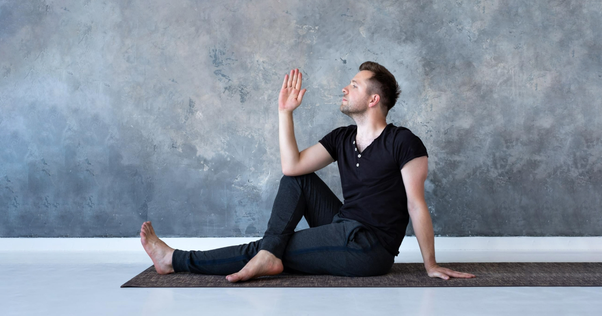 Mid Back Pain 101: Symptoms & 8 Pain Relief Tips & Exercises